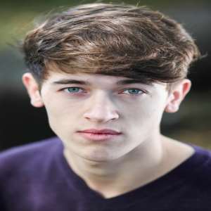 Tom Blyth Birthday, Real Name, Age, Weight, Height, Family, Facts ...