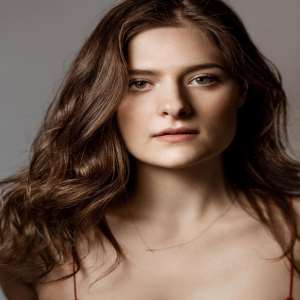 Louisa Jacobson Birthday, Real Name, Age, Weight, Height, Family, Facts ...