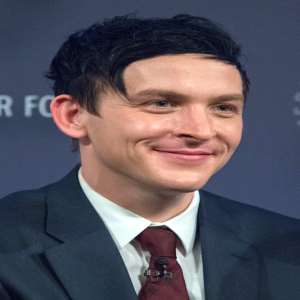 Robin Lord Taylor Birthday, Real Name, Age, Weight, Height, Family ...