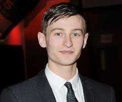 Elliott Tittensor Birthday, Real Name, Age, Weight, Height, Family ...