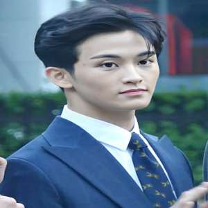 Mark Lee (Singer) Birthday, Real Name, Age, Weight, Height, Family ...