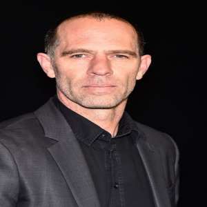 Neil Sandilands Birthday, Real Name, Age, Weight, Height, Family, Facts ...