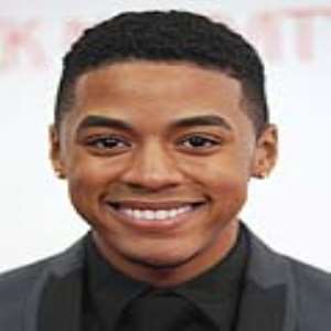 Justiin Davis Birthday, Real Name, Age, Weight, Height, Family, Facts ...