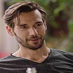 John Behlmann Birthday, Real Name, Age, Weight, Height, Family, Facts ...