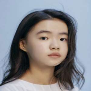 Kim Si-a Birthday, Real Name, Age, Weight, Height, Family, Facts ...