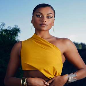 Simone Ashley Birthday, Real Name, Age, Weight, Height, Family, Facts ...