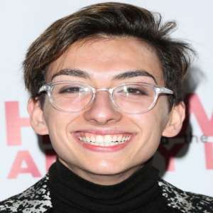 Mason Alexander Park Bio & More - Notednames