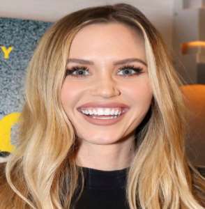 Aqueela Zoll Birthday, Real Name, Age, Weight, Height, Family, Facts ...