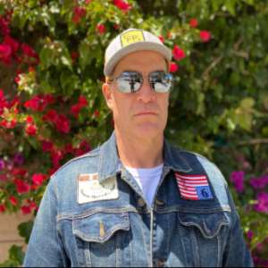 Jeremy Holm Birthday, Real Name, Age, Weight, Height, Family, Facts ...