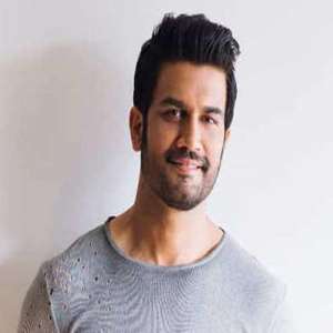 Sharad Kelkar Birthday, Real Name, Age, Weight, Height, Family, Facts ...