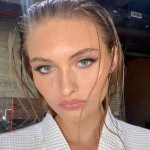 Grace Elizabeth Birthday, Real Name, Age, Weight, Height, Family, Facts ...