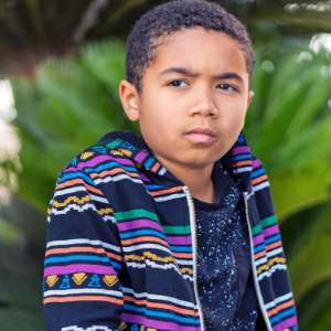 Ethan Hutchinson Birthday, Real Name, Age, Weight, Height, Family ...