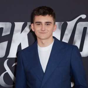 Cameron Chapman Birthday, Real Name, Age, Weight, Height, Family, Facts ...