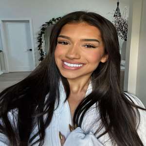 Azra Mian Birthday, Real Name, Age, Weight, Height, Family, Facts ...