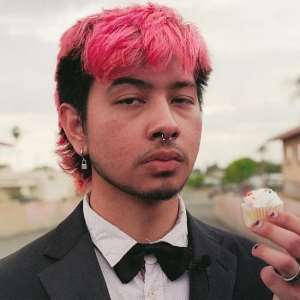 Tuv (YouTuber) Birthday, Real Name, Age, Weight, Height, Family, Facts ...