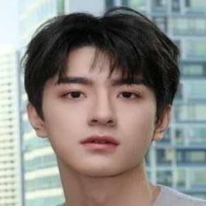 Lin Yi (Actor) Birthday, Real Name, Age, Weight, Height, Family, Facts ...