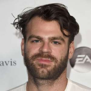 Alex Pall Birthday, Real Name, Age, Weight, Height, Family, Facts ...