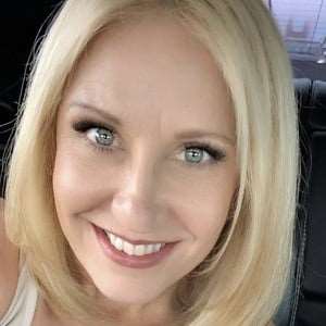 Tricia Goldsmith Birthday, Real Name, Age, Weight, Height, Family ...