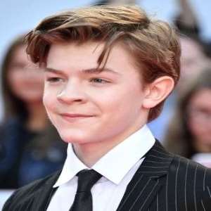 Oakes Fegley Birthday, Real Name, Age, Weight, Height, Family, Facts ...