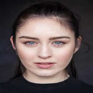 Danielle Galligan Birthday, Real Name, Age, Weight, Height, Family ...