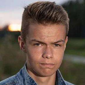 Oliver Hollo Birthday, Real Name, Age, Weight, Height, Family, Facts ...