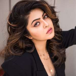 Shafaq Naaz Birthday, Real Name, Age, Weight, Height, Family, Facts ...