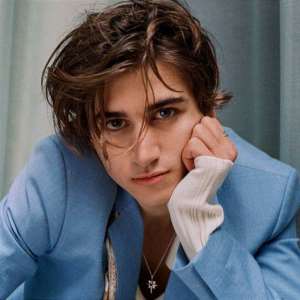 Sebastian Croft Birthday, Real Name, Age, Weight, Height, Family, Facts ...