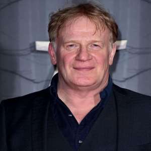 Mark Lewis Jones Birthday, Real Name, Age, Weight, Height, Family ...
