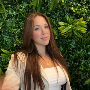 Ella Schnacky Birthday, Real Name, Age, Weight, Height, Family, Facts ...