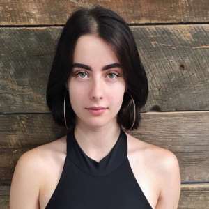 Julia Burch Birthday, Real Name, Age, Weight, Height, Family, Facts ...