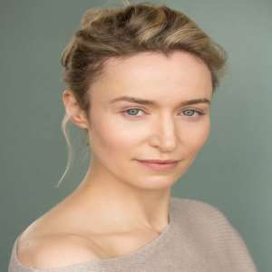 Deirdre Mullins Birthday, Real Name, Age, Weight, Height, Family, Facts ...