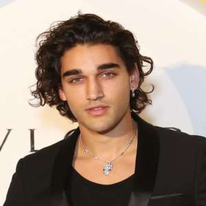 Josh Heuston Birthday, Real Name, Age, Weight, Height, Family, Facts ...