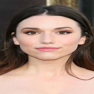 Grace Caroline Currey Birthday, Real Name, Age, Weight, Height, Family ...