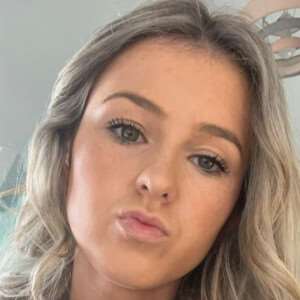 Zoe Simpson Birthday, Real Name, Age, Weight, Height, Family, Facts ...