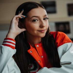 Bella Heichel Birthday, Real Name, Age, Weight, Height, Family, Facts ...