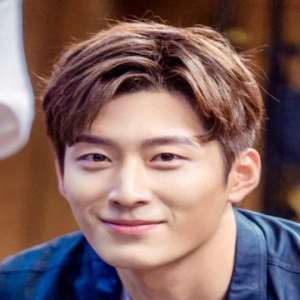 Shawn Dou Birthday, Real Name, Age, Weight, Height, Family, Facts ...