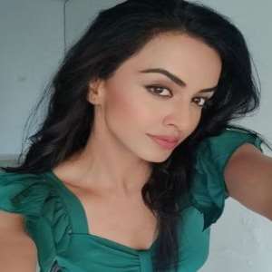 Saumya Saraswat Birthday, Real Name, Age, Weight, Height, Family, Facts ...