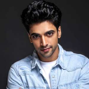 Aakash Ahuja Birthday, Real Name, Age, Weight, Height, Family, Facts ...