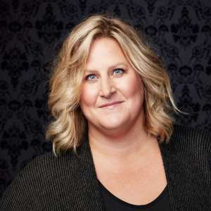 Bridget Everett Birthday, Real Name, Age, Weight, Height, Family, Facts ...