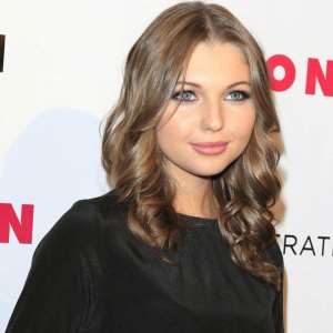 Samantha Hanratty Birthday, Real Name, Age, Weight, Height, Family ...