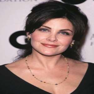 Sherilyn Fenn Birthday, Real Name, Age, Weight, Height, Family, Facts ...