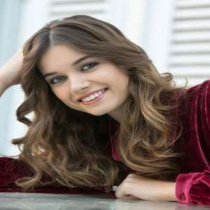 Afra Saracoglu Birthday, Real Name, Age, Weight, Height, Family, Facts ...