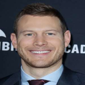 Tom Hopper Birthday, Real Name, Age, Weight, Height, Family, Facts ...