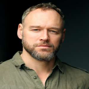 Elliot Cowan Birthday, Real Name, Age, Weight, Height, Family, Facts ...