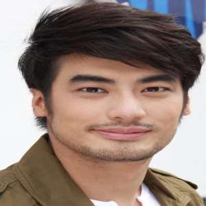Pakorn Chatborirak Birthday, Real Name, Age, Weight, Height, Family ...