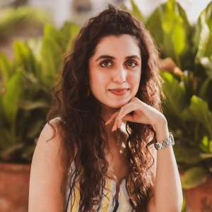 Hira Umer Birthday, Real Name, Age, Weight, Height, Family, Facts ...