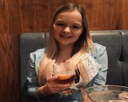 Amy Anderson Birthday, Real Name, Age, Weight, Height, Family, Facts ...