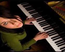 Amy Kuney Birthday, Real Name, Age, Weight, Height, Family, Facts ...