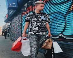 Andrew Gregory Birthday, Real Name, Age, Weight, Height, Family, Facts ...