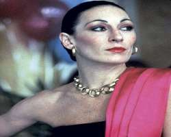 Anjelica Huston Birthday, Real Name, Age, Weight, Height, Family, Facts ...